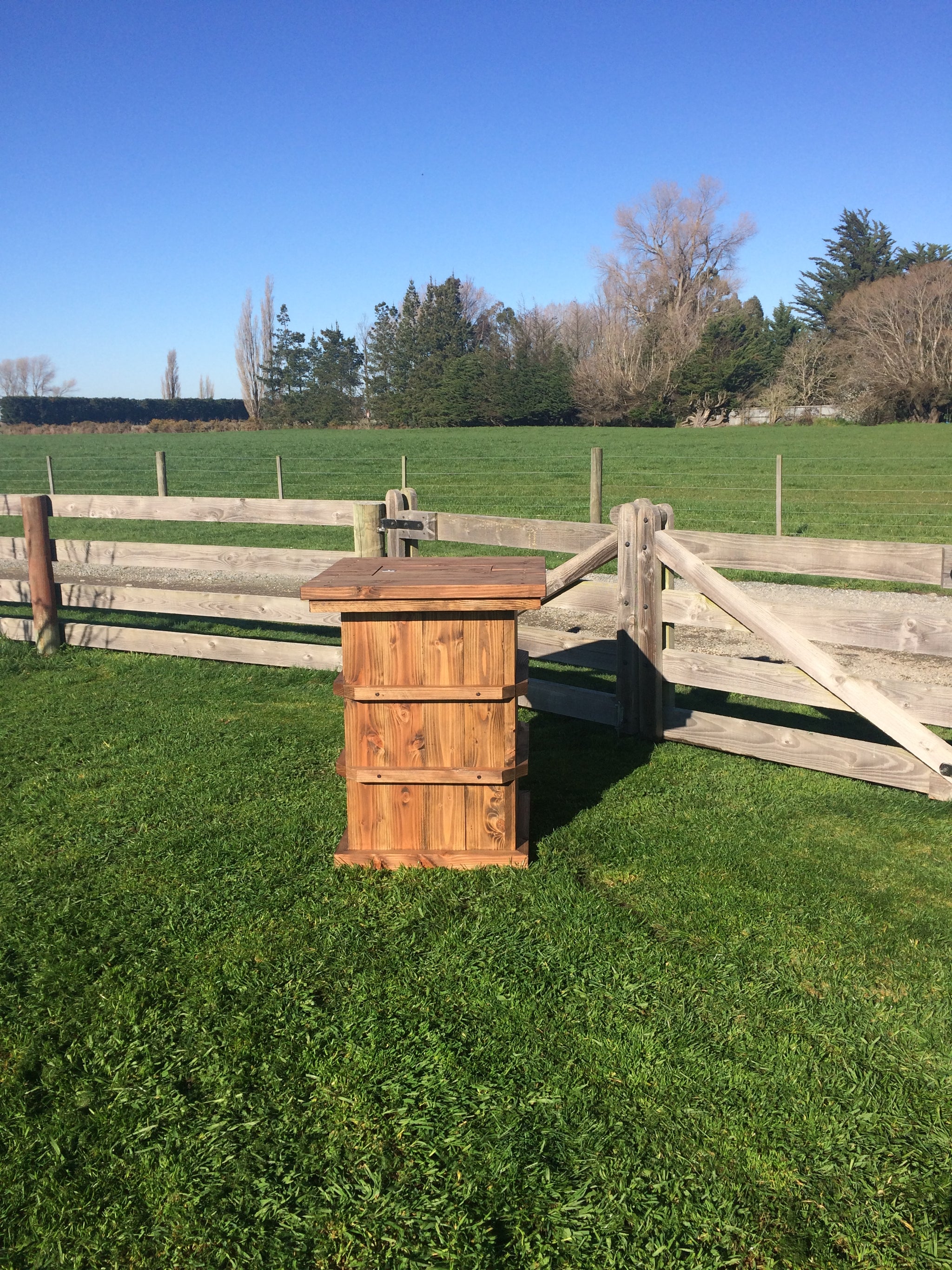 Woolpress Style Bar Leaner – J & L Furniture