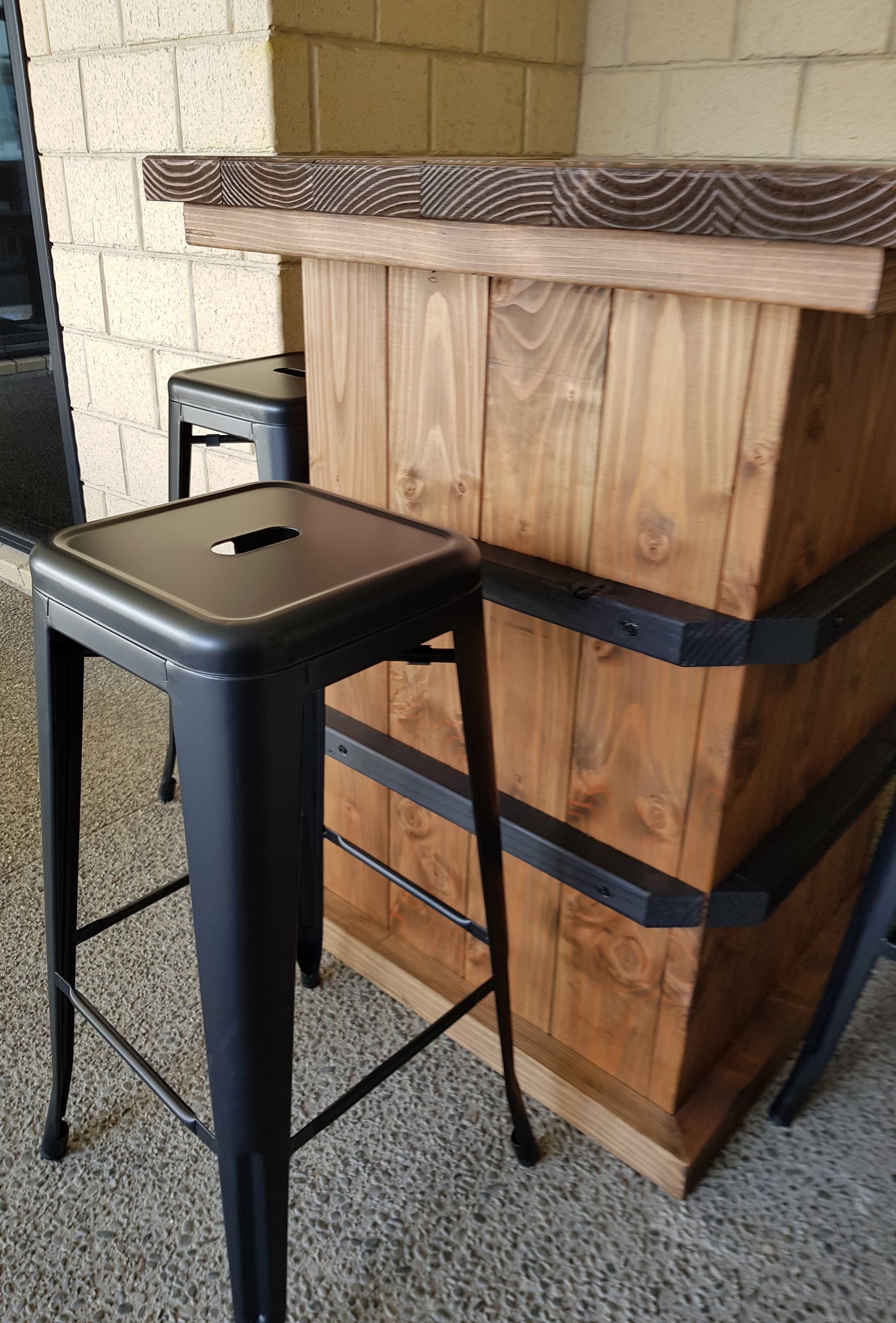 Woolpress Style Bar Leaner – J & L Furniture